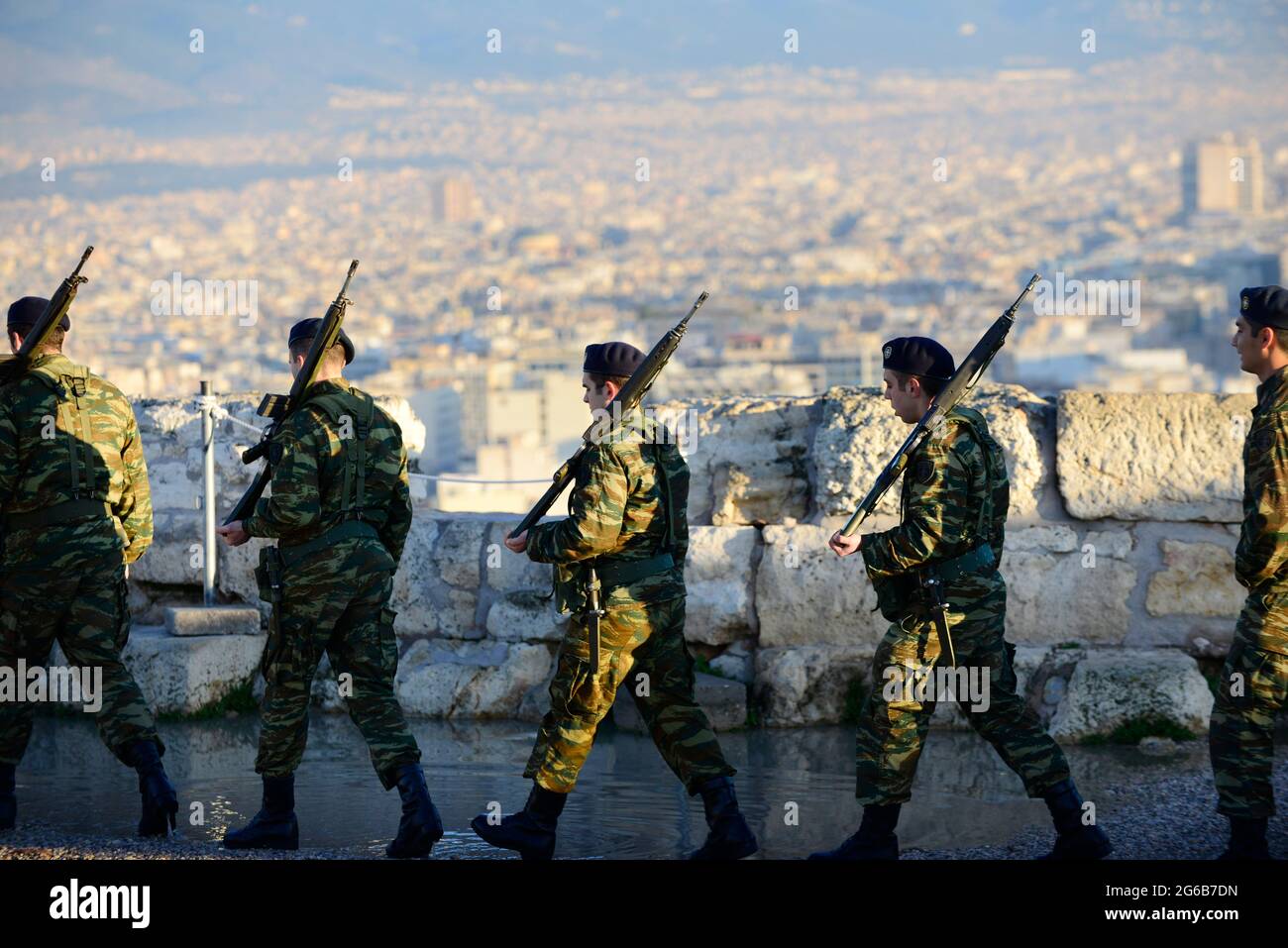 Greek soldiers hi-res stock photography and images - Alamy