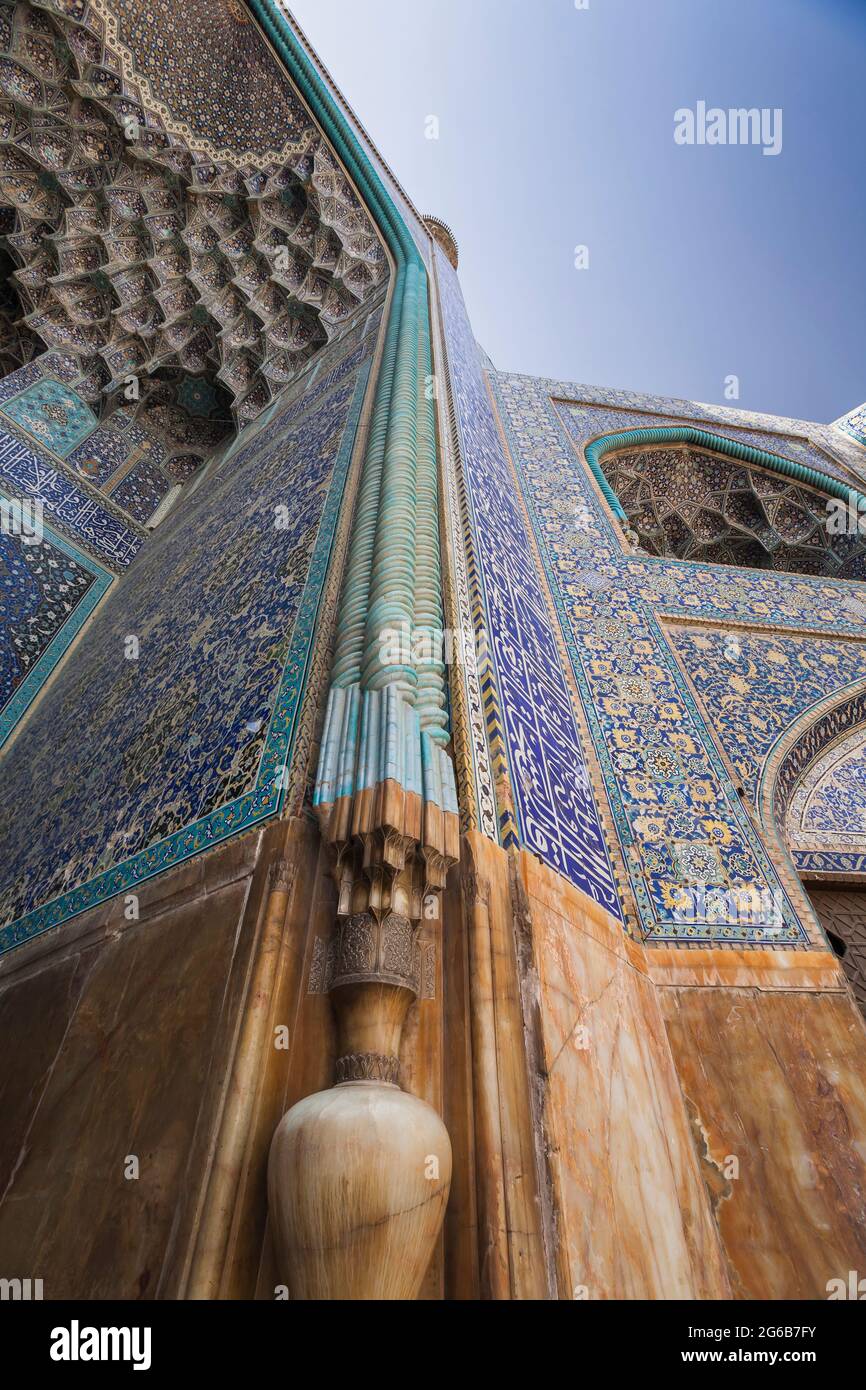 Entrance with muqarnas of Imam mosque(Shah mosque), Imam square ...