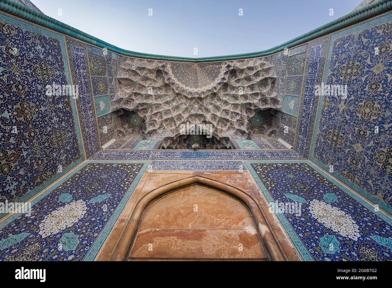 Entrance with muqarnas of Imam mosque(Shah mosque), Imam square ...