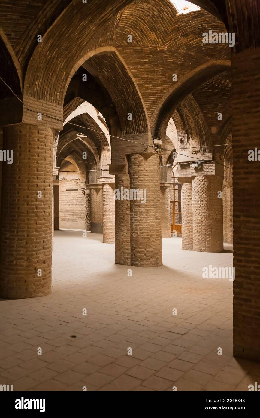 Islamic interior design mosque hi-res stock photography and images - Alamy