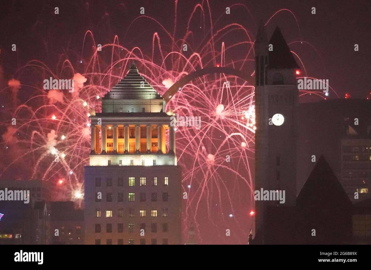 St. Louis, United States. 05th July, 2021. Fireworks light up the Civil ...