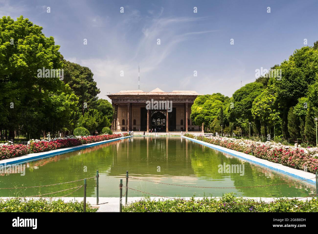 Historical Chehel Sotun Garden and palace, The Persian Garden, Isfahan ...