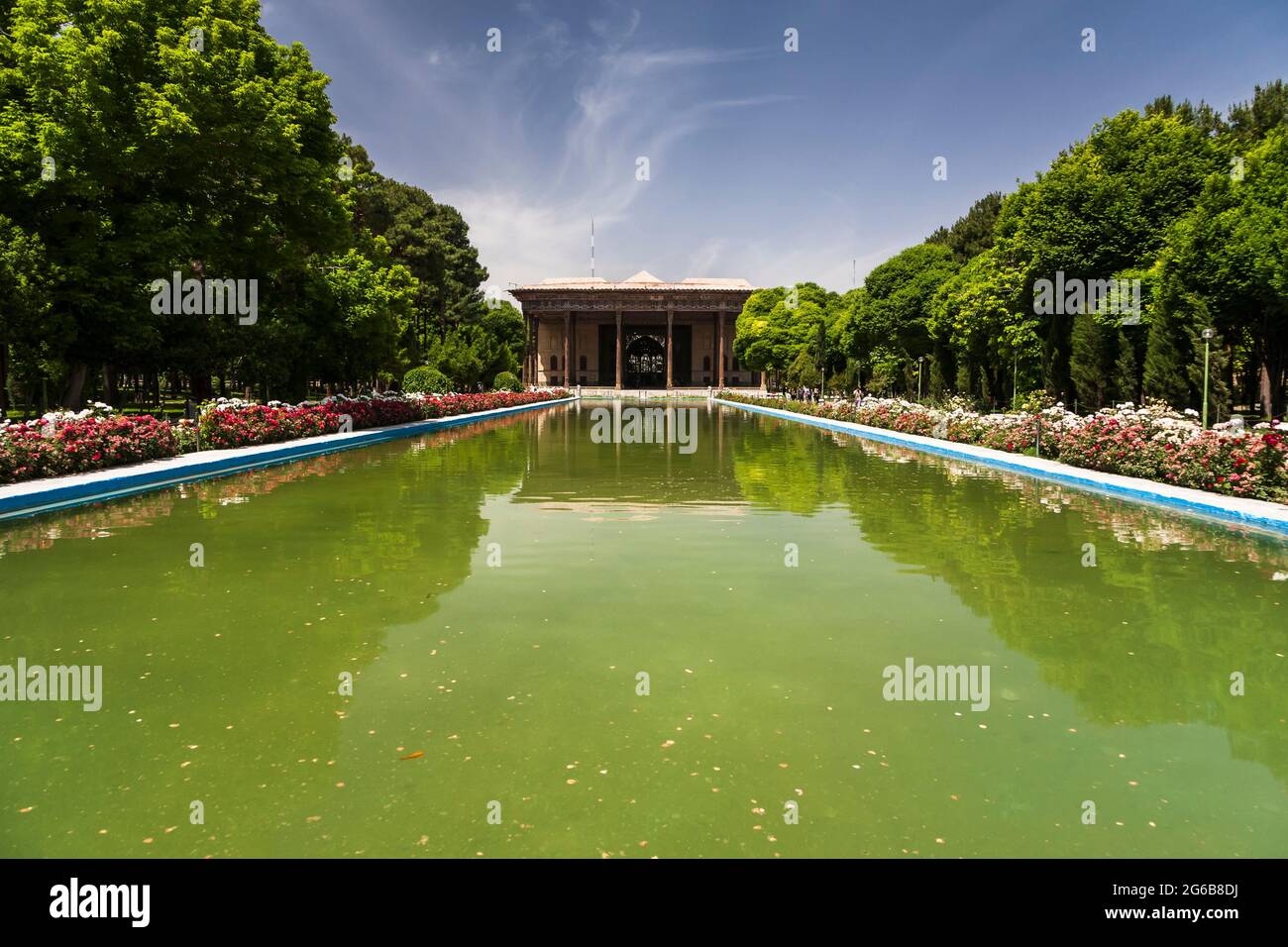 Historical Chehel Sotun Garden and palace, The Persian Garden, Isfahan ...