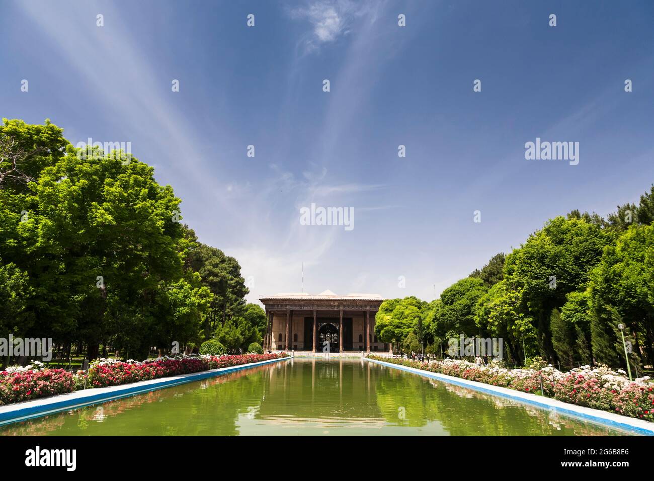 Historical Chehel Sotun Garden and palace, The Persian Garden, Isfahan ...
