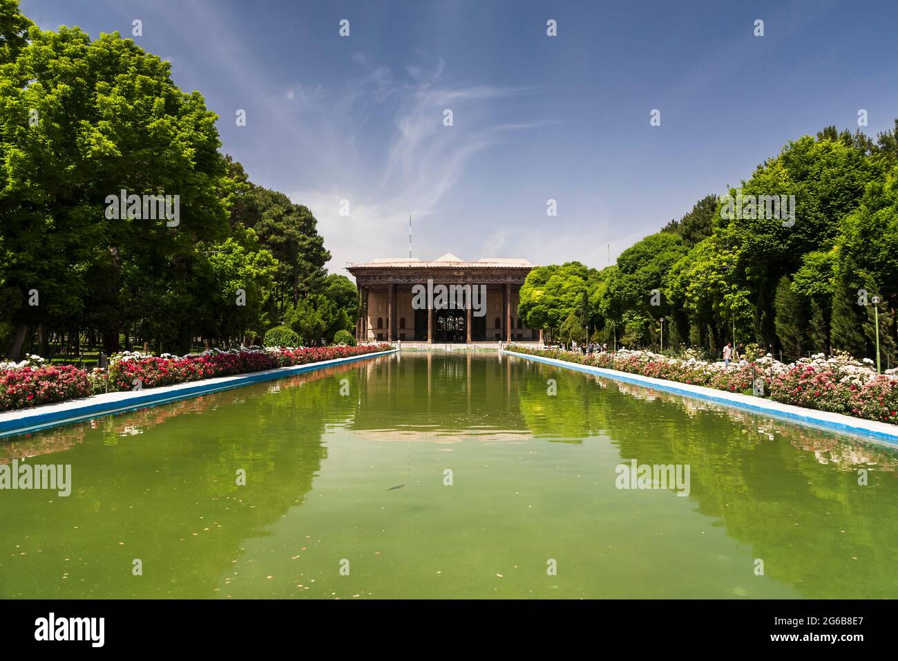 Historical Chehel Sotun Garden and palace, The Persian Garden, Isfahan ...