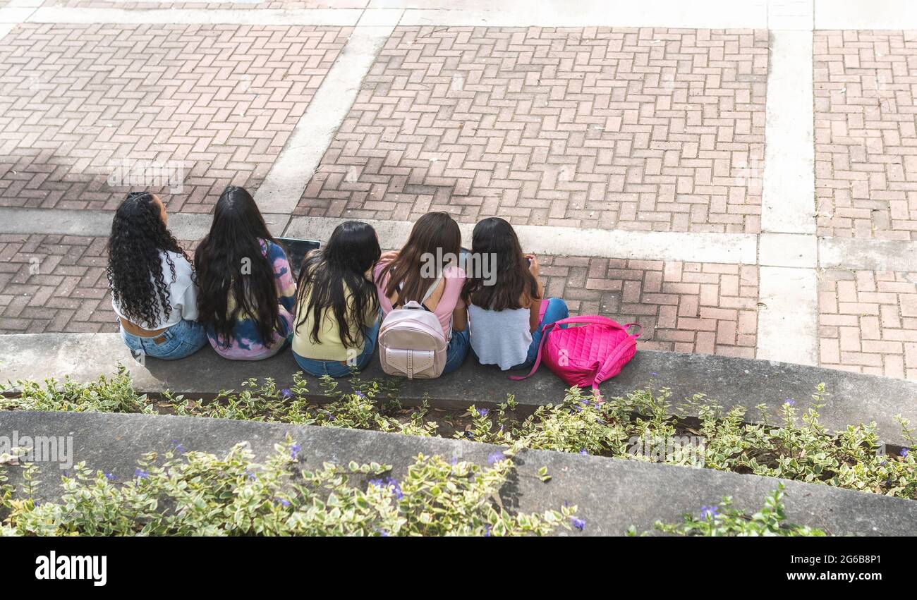 Teen girls back view hi-res stock photography and images - Alamy