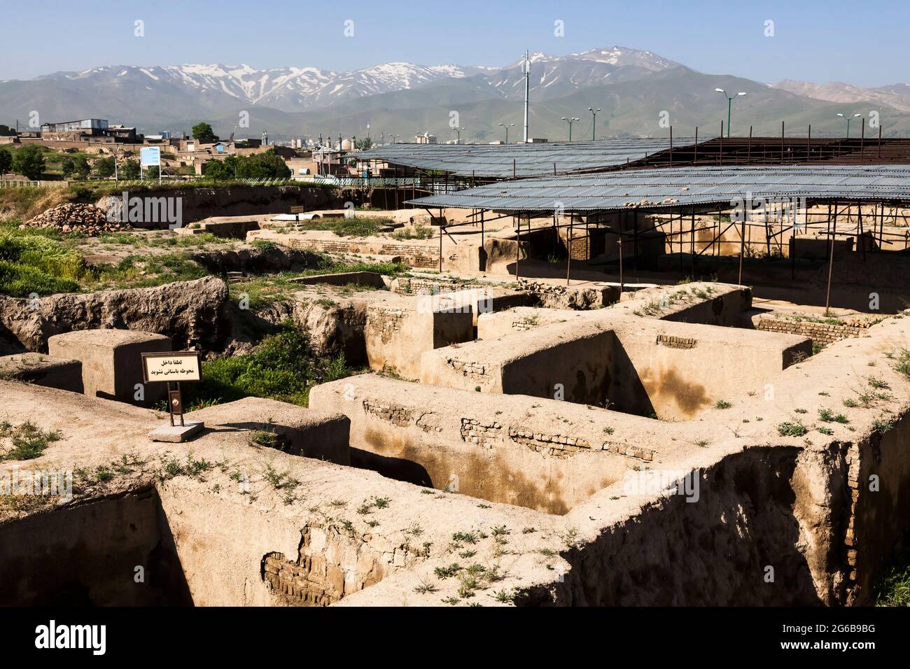 Iranian mound hi-res stock photography and images - Alamy
