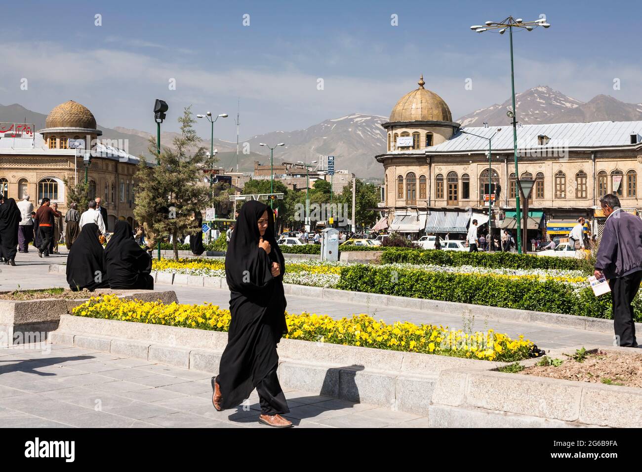 Women with chador, Imam Khomeini Square and mountains, city center ...