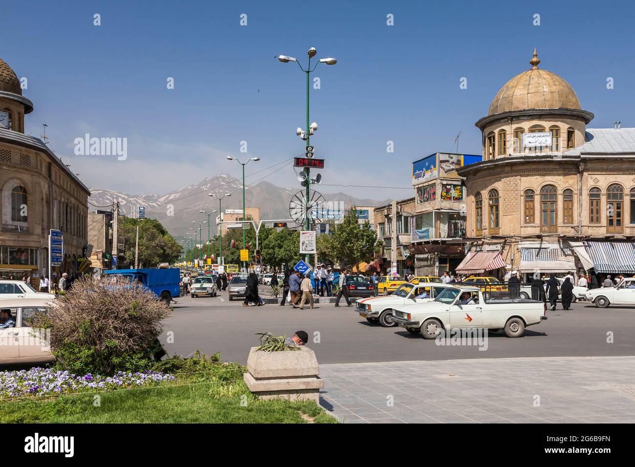 Imam Khomeini Square and mountains, city center square, Hamedan(Hamadan ...