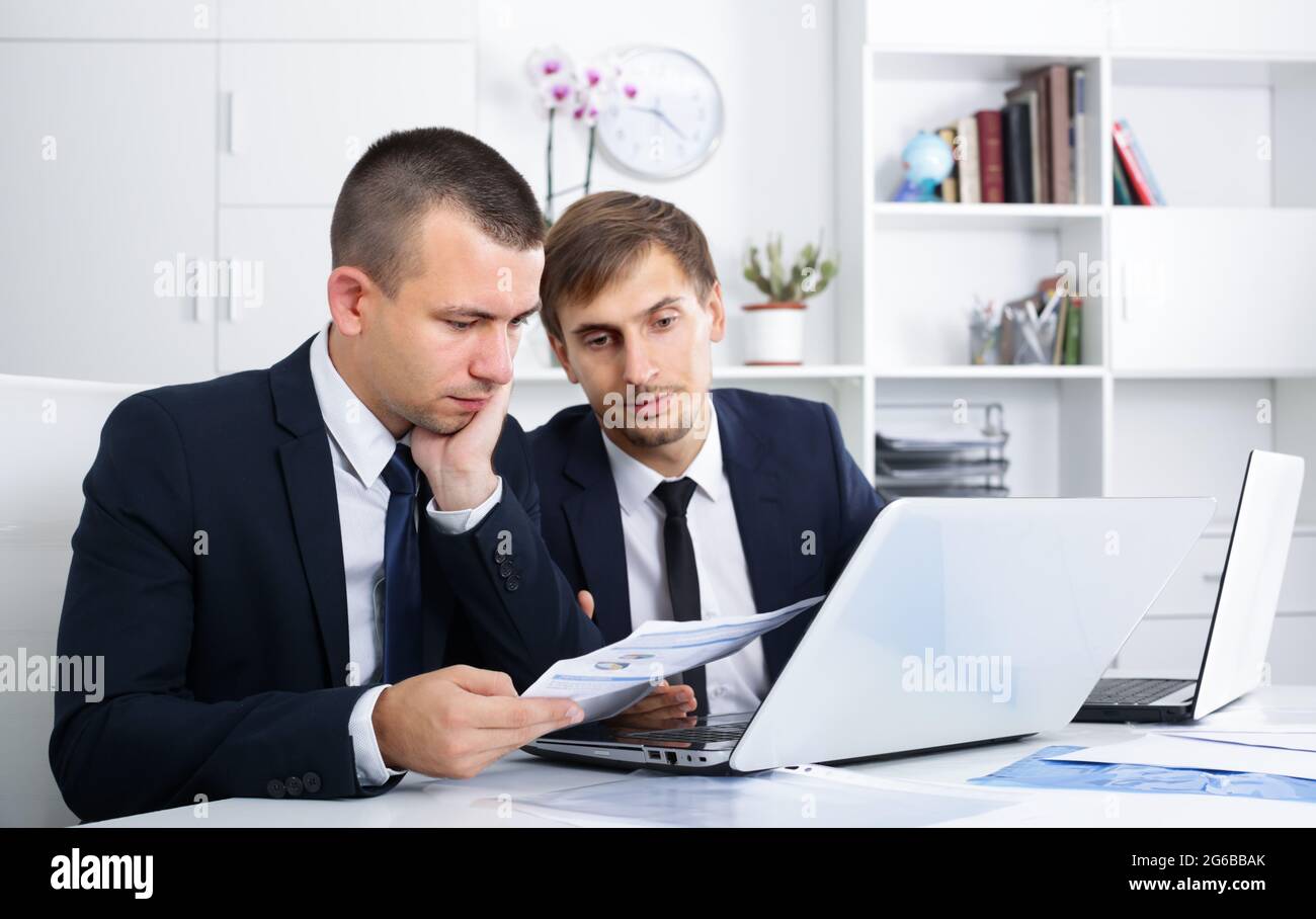 Two worried hi-res stock photography and images - Alamy