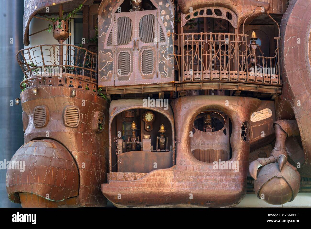 Howl’s moving castle hi-res stock photography and images - Alamy