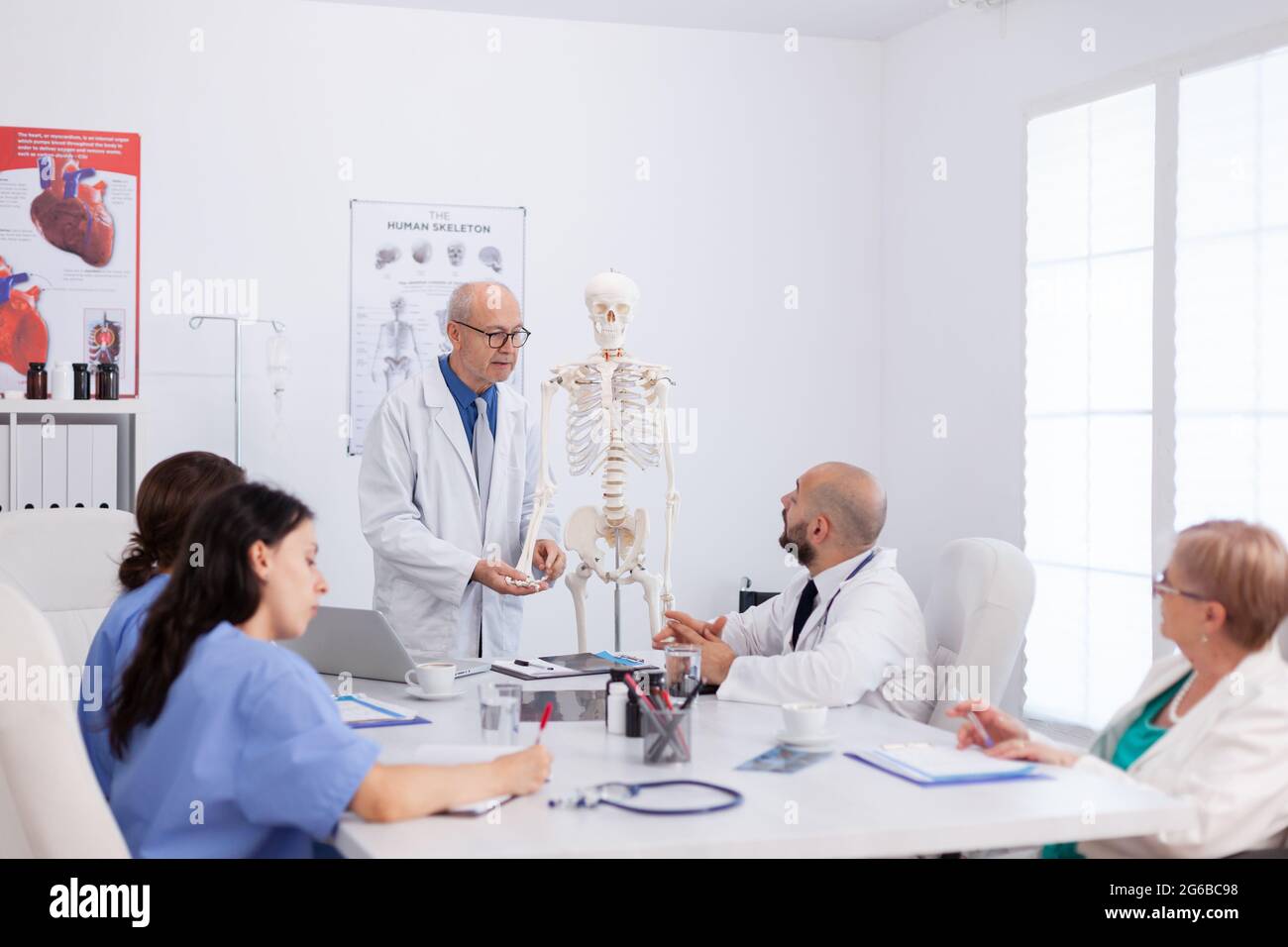 Skeleton sitting computer hi-res stock photography and images - Alamy