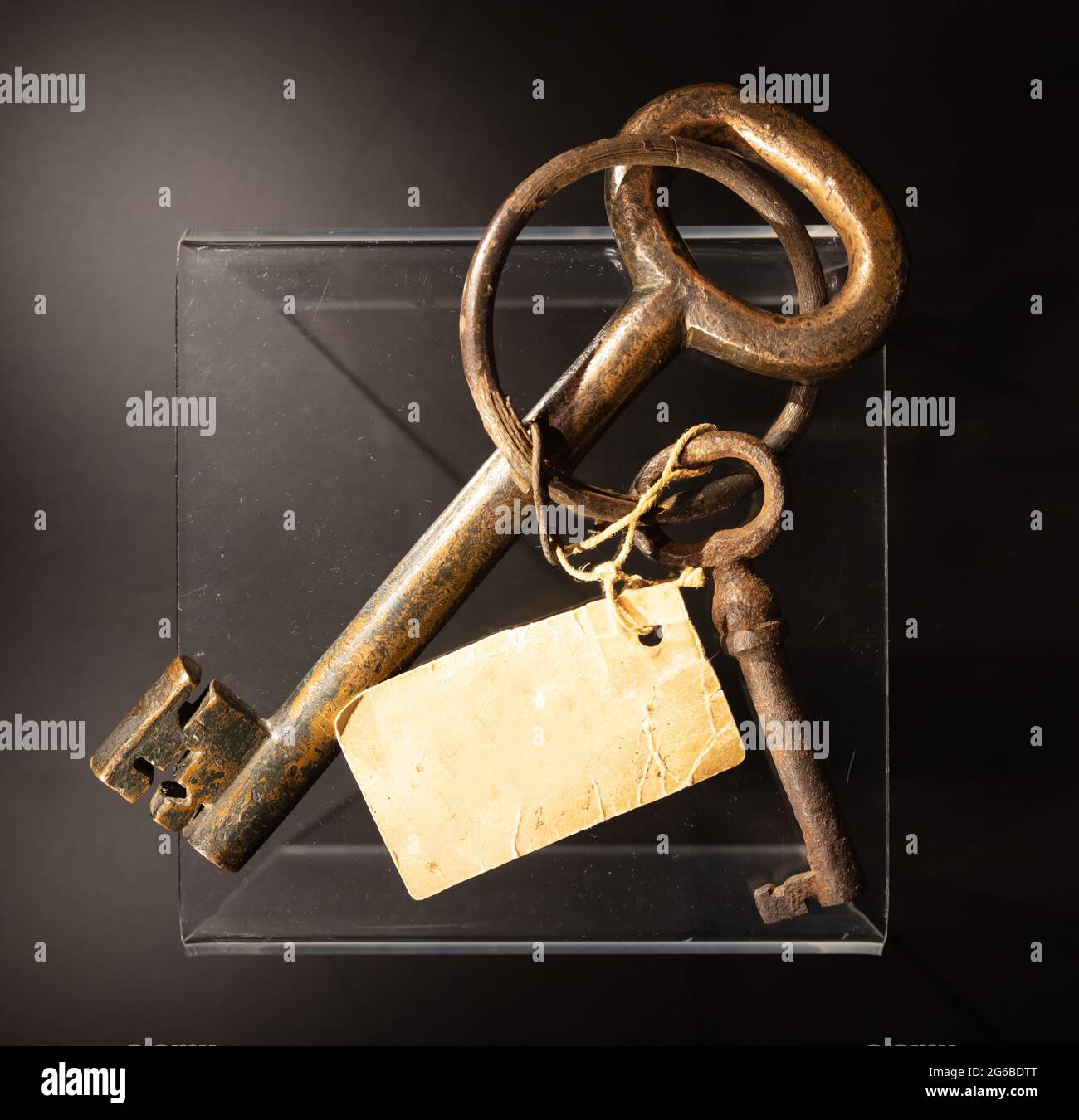 Old keys tied with a rope hi-res stock photography and images - Alamy