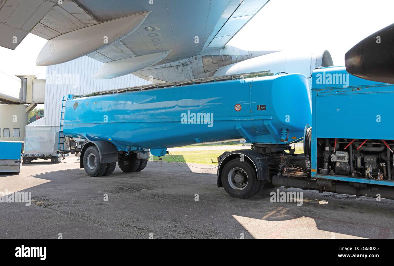 Aircraft jet engines hi-res stock photography and images - Alamy