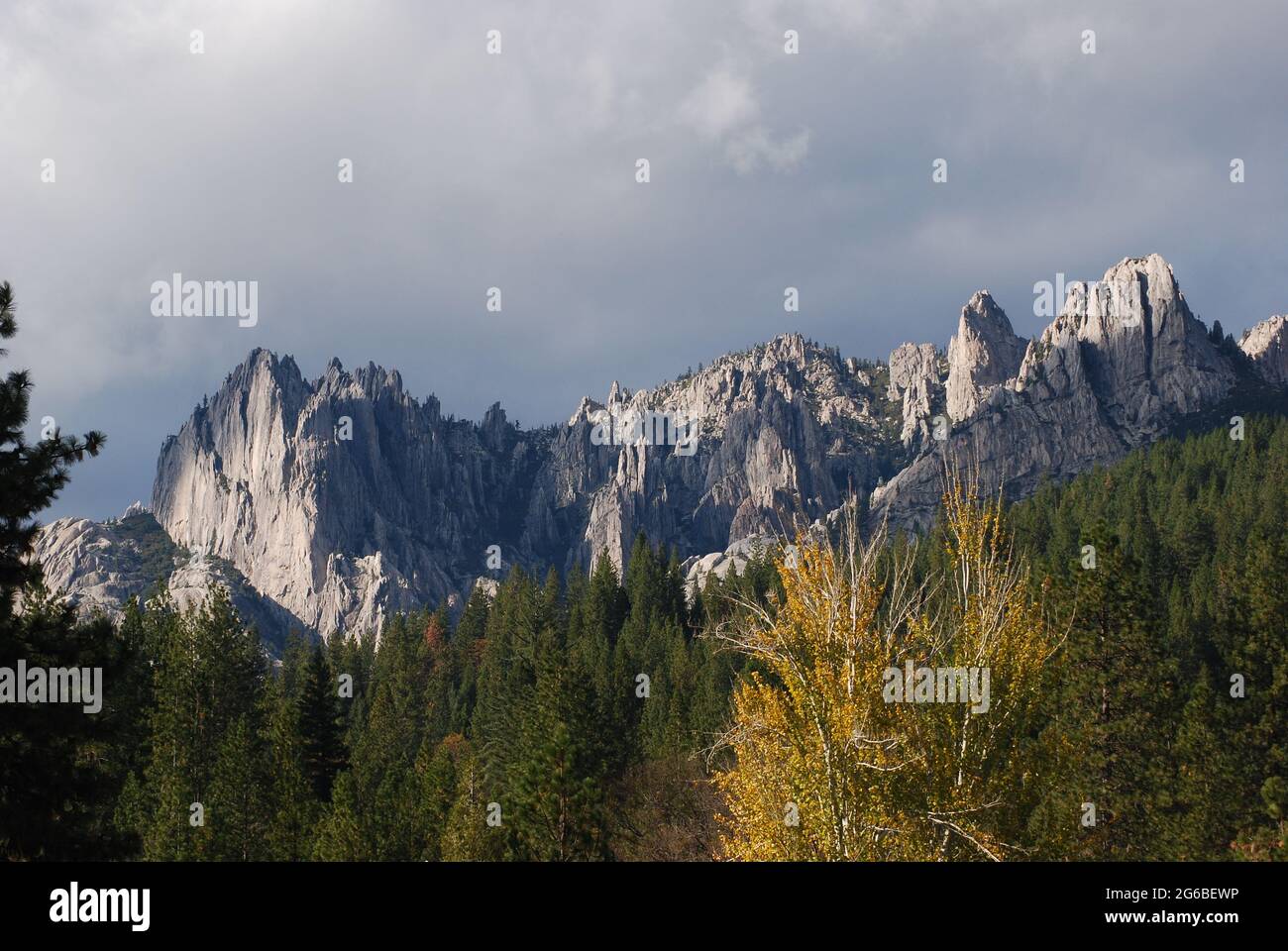 Granite spires of the Castle Crags in Northern California Stock Photo ...