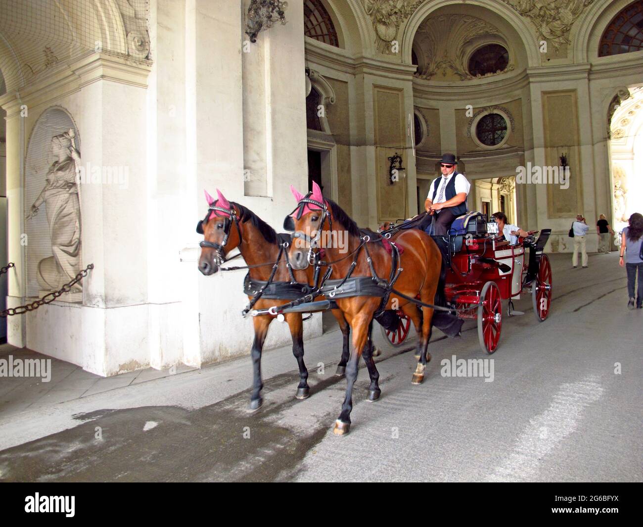 Wien vienna michaelerplatz fiaker hi-res stock photography and images ...