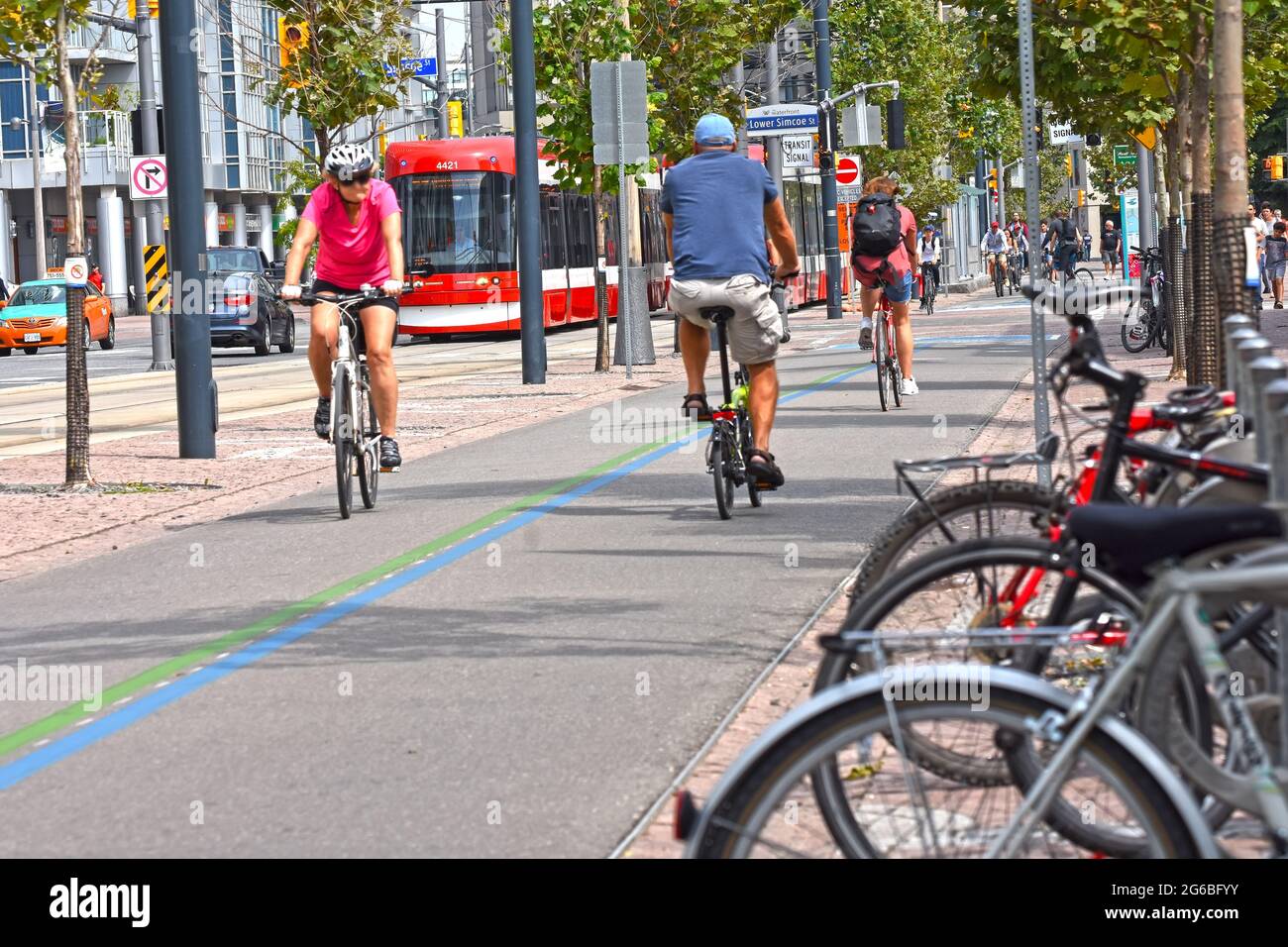Bicycle path in Toronto downtown Stock Photo - Alamy