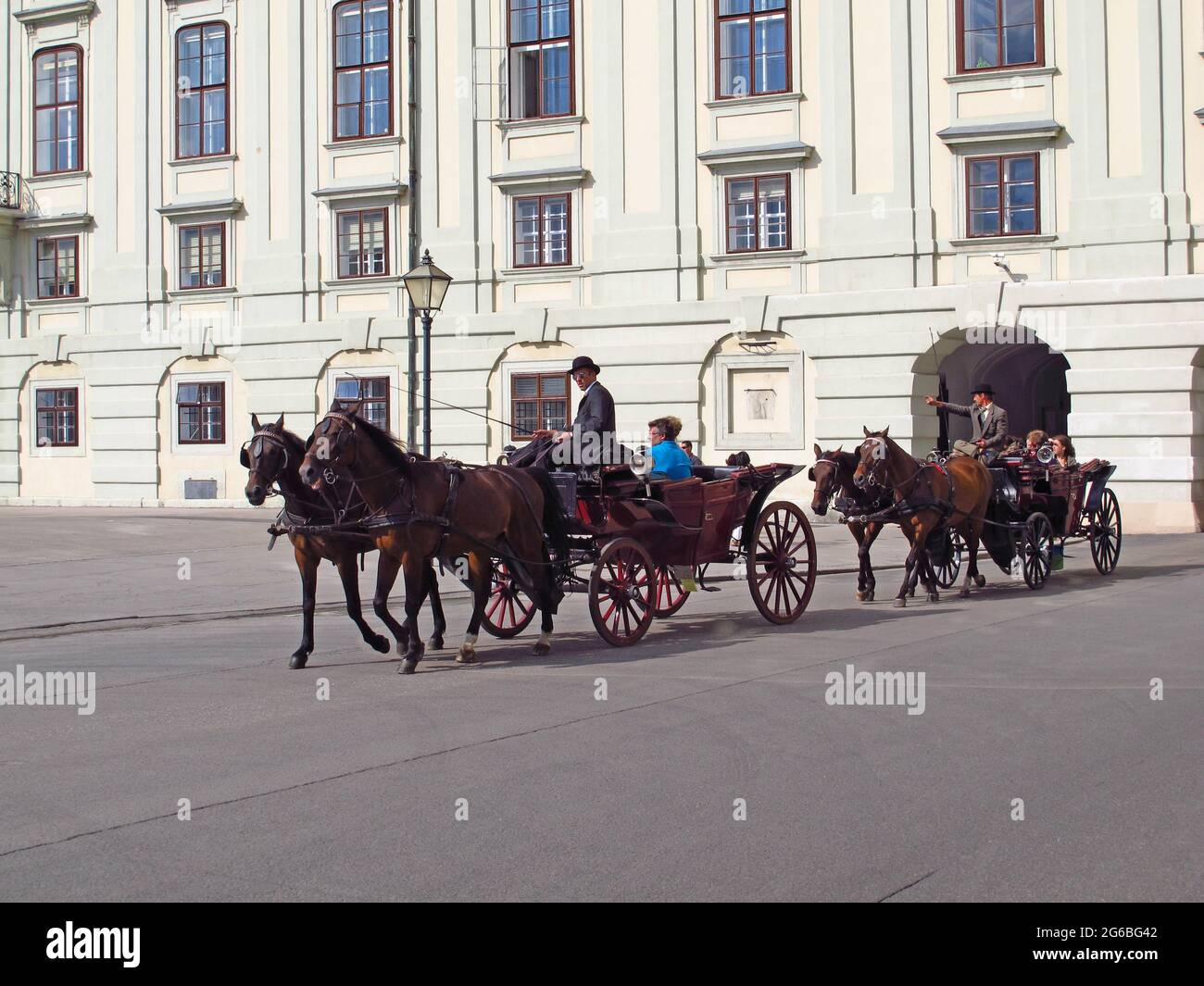 Wien vienna michaelerplatz fiaker hi-res stock photography and images ...