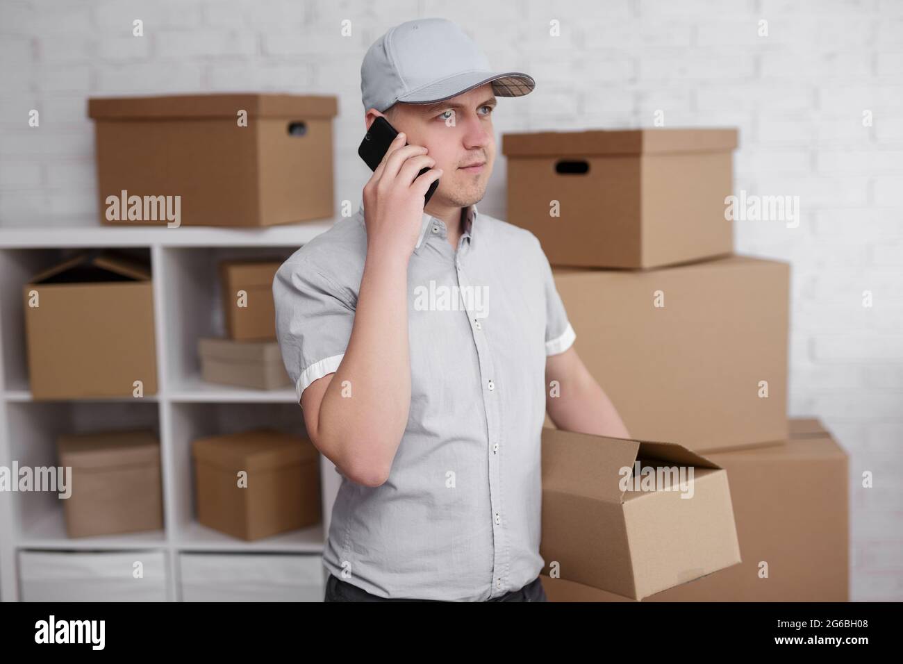Telephone call delivery package hi-res stock photography and images - Alamy