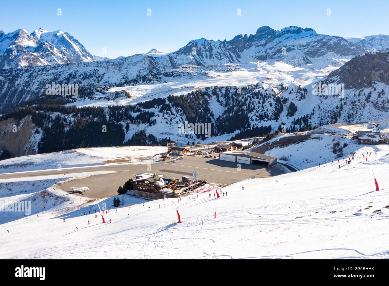 Courchevel 1850 airport hi-res stock photography and images - Alamy