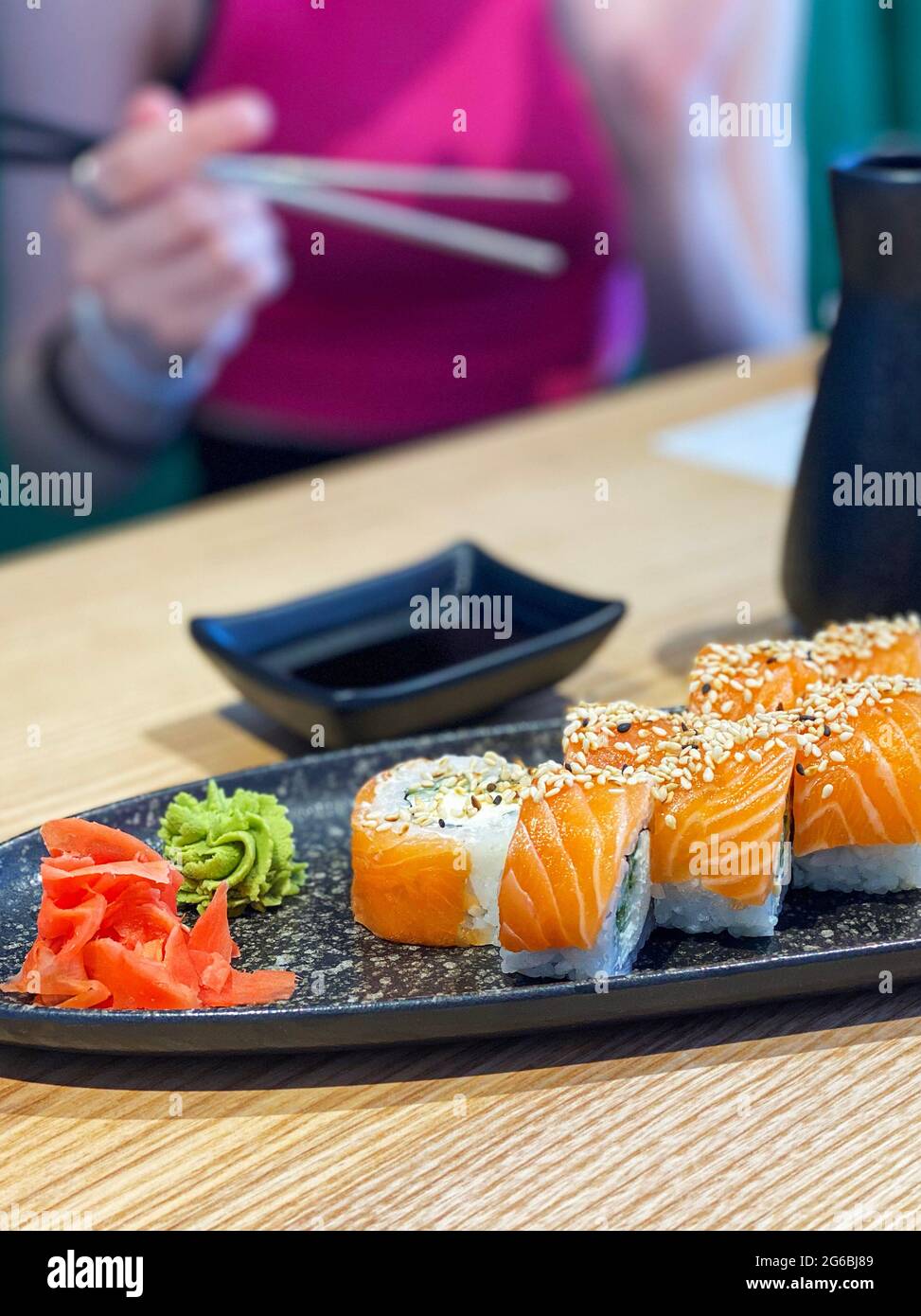 Japan female serving food hi-res stock photography and images - Alamy