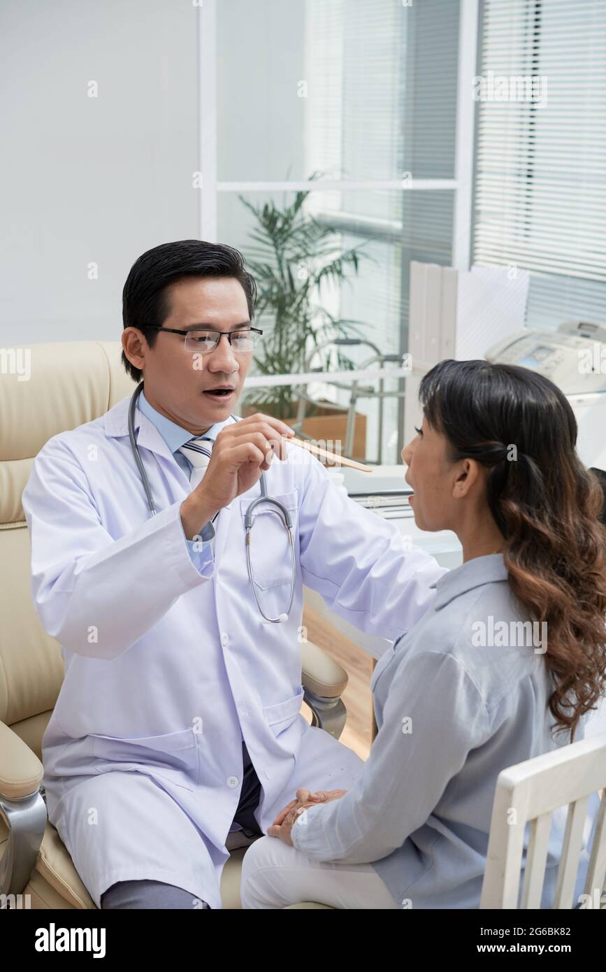 Asking senior hi-res stock photography and images - Alamy