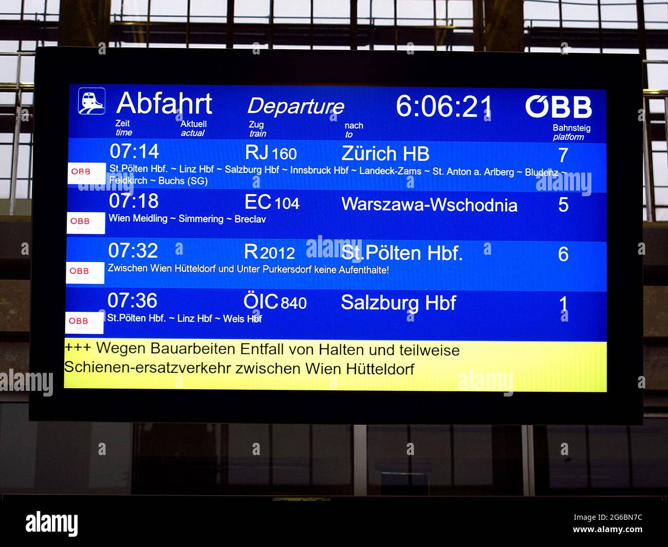 Station clock obb hi-res stock photography and images - Alamy