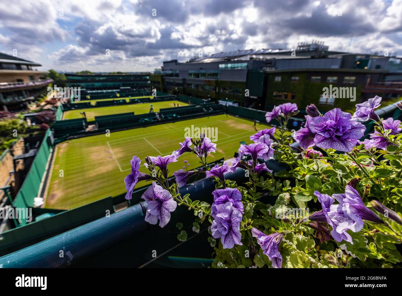 Wimbledon day 7 gv general view hi-res stock photography and images - Alamy