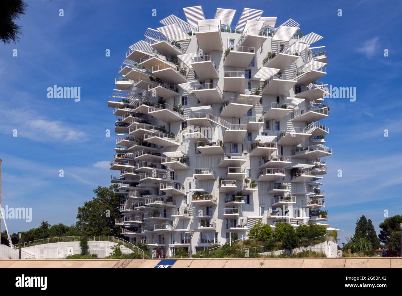 Modern building " L'Arbre Blanc ", Les Berges du Lez, Montpellier ...