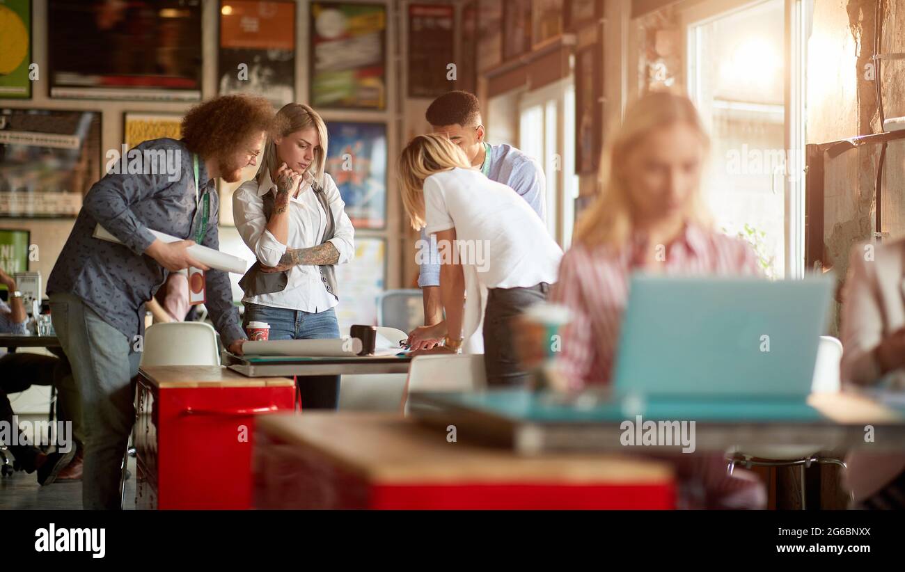 Office staff workplace hi-res stock photography and images - Alamy