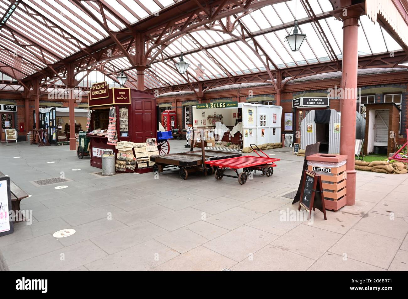A world war two diorama at Kidderminster station Stock Photo - Alamy