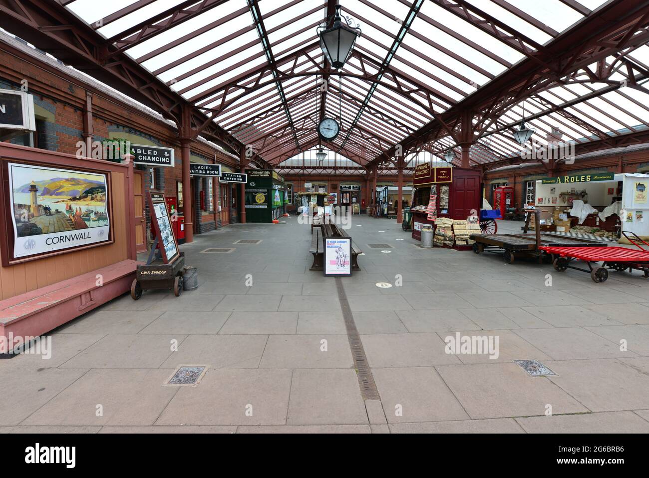 A world war two diorama at Kidderminster station Stock Photo - Alamy