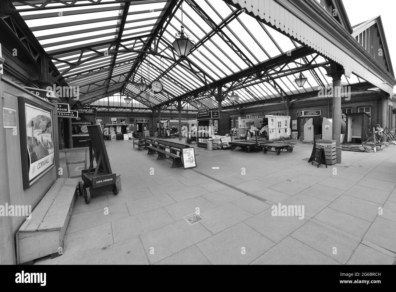 A world war two diorama at Kidderminster station Stock Photo - Alamy