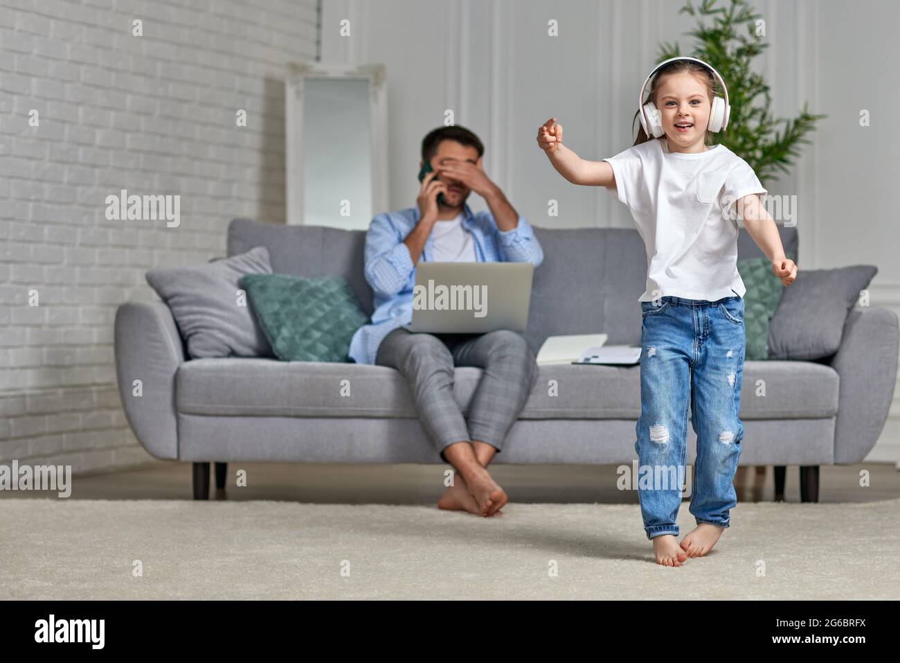 Fatherhood busy hi-res stock photography and images - Alamy