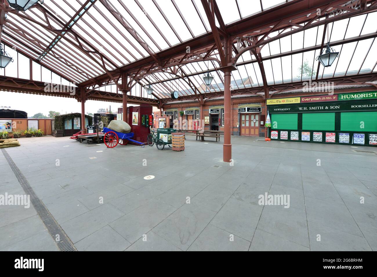 A world war two diorama at Kidderminster station Stock Photo - Alamy
