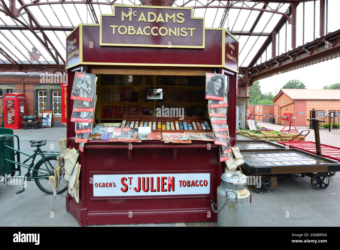 A world war two diorama at Kidderminster station Stock Photo - Alamy