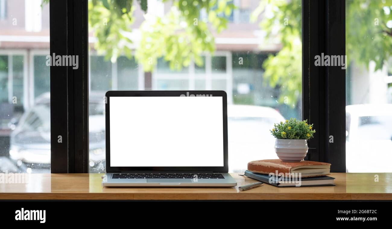 Laptop blank screen table hi-res stock photography and images - Alamy