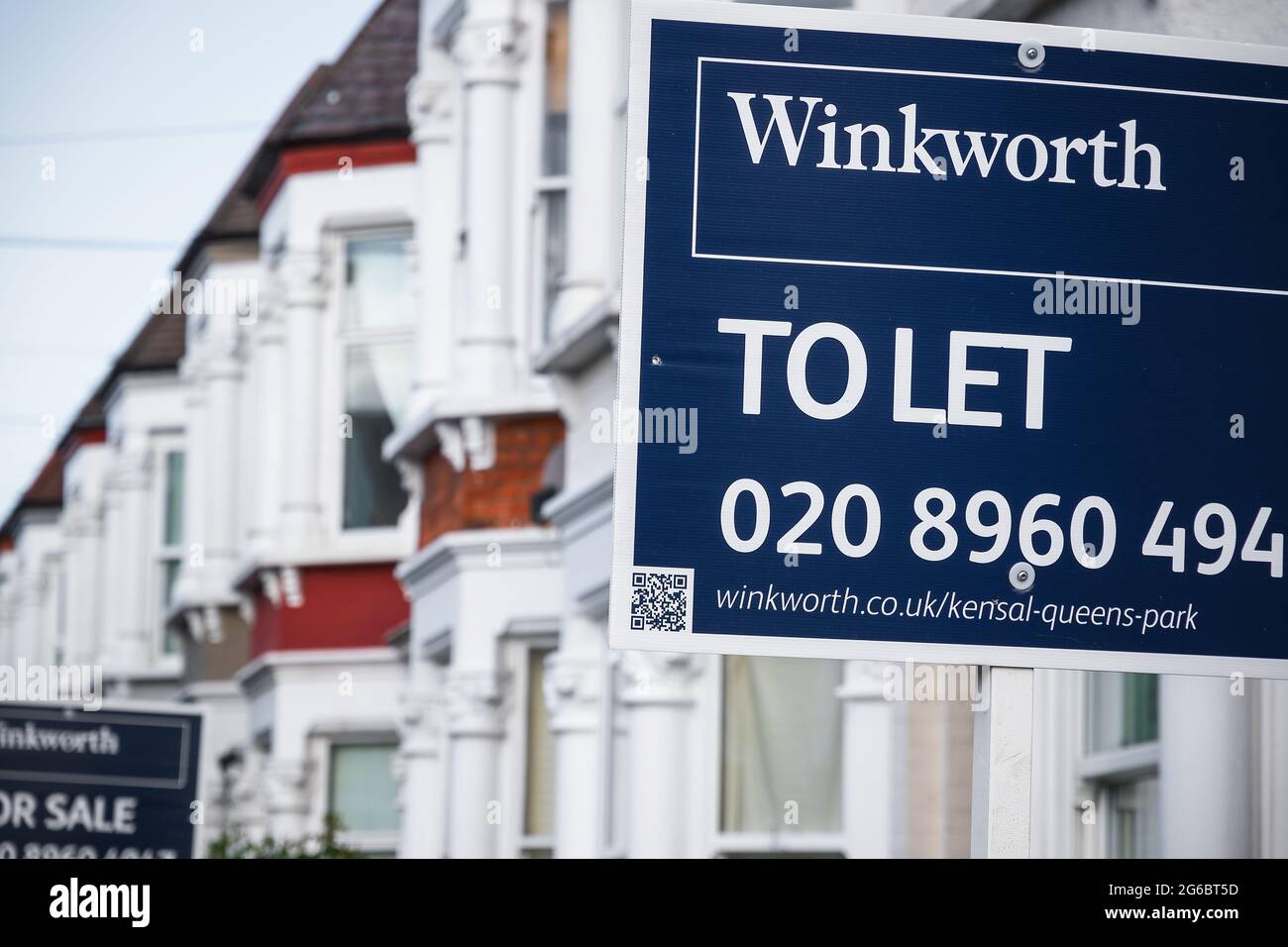 House for sale signs london hi-res stock photography and images - Alamy