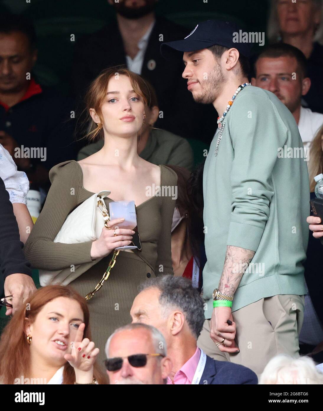 Phoebe dynevor 2020 hi-res stock photography and images - Alamy