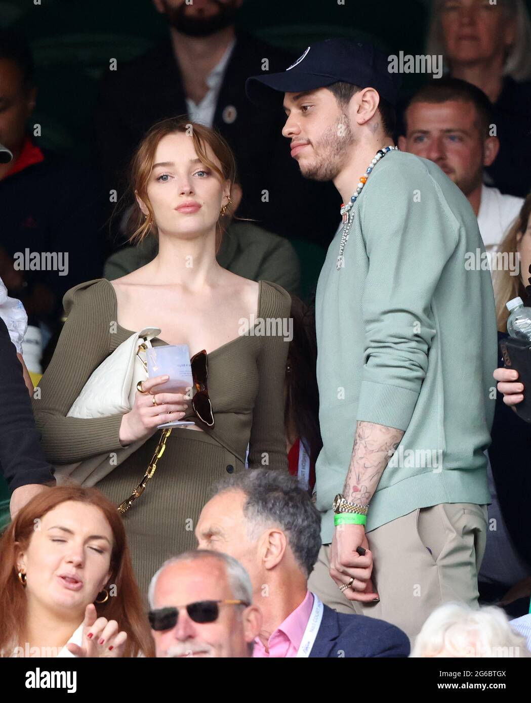 Pete davidson phoebe hi-res stock photography and images - Alamy