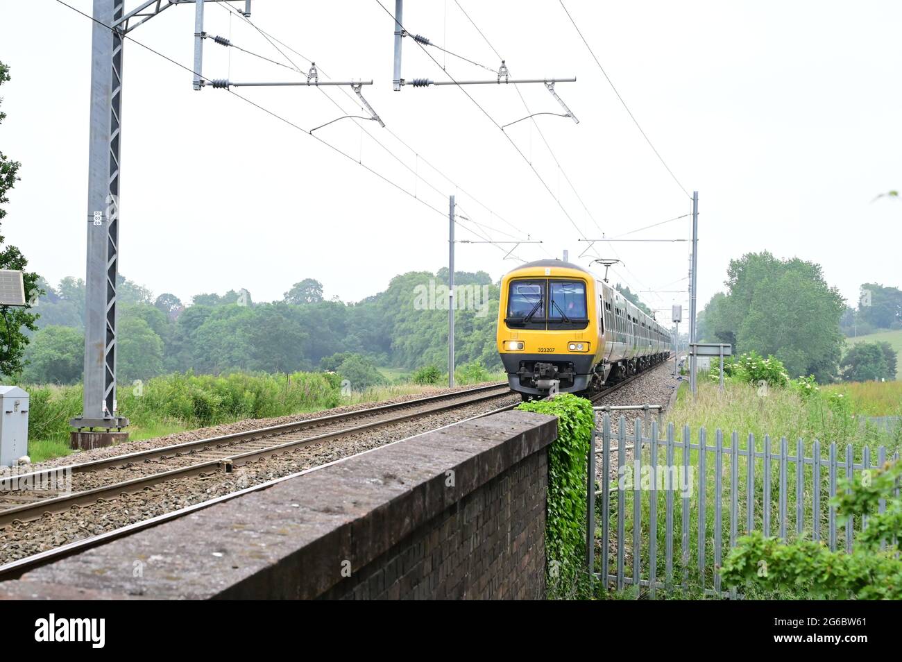 A train going down the Lickey Incline south of Birmingham Stock Photo ...