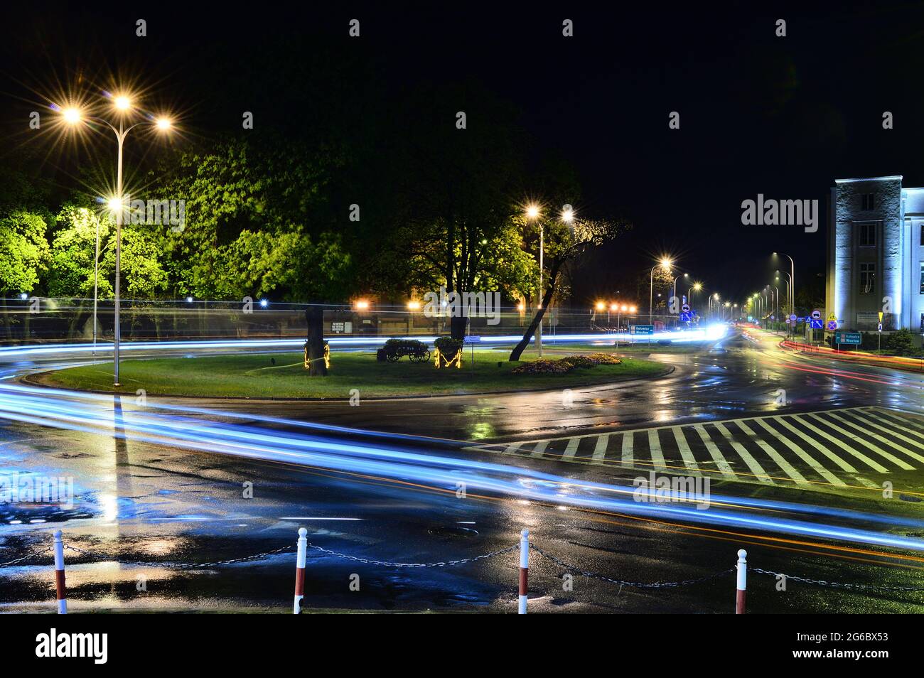 Car light streaks hi-res stock photography and images - Alamy