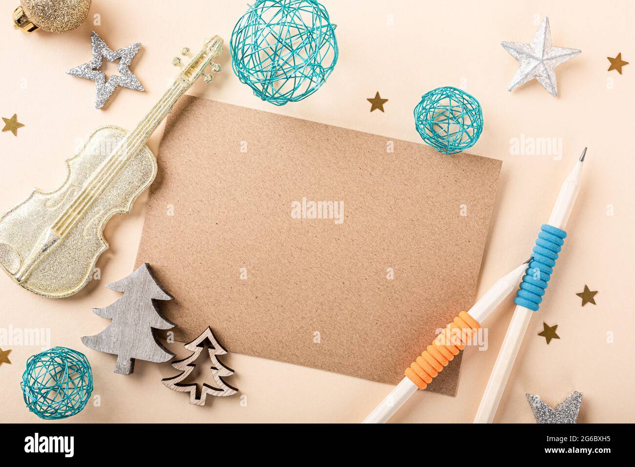 Double bass christmas ornament hi-res stock photography and images - Alamy