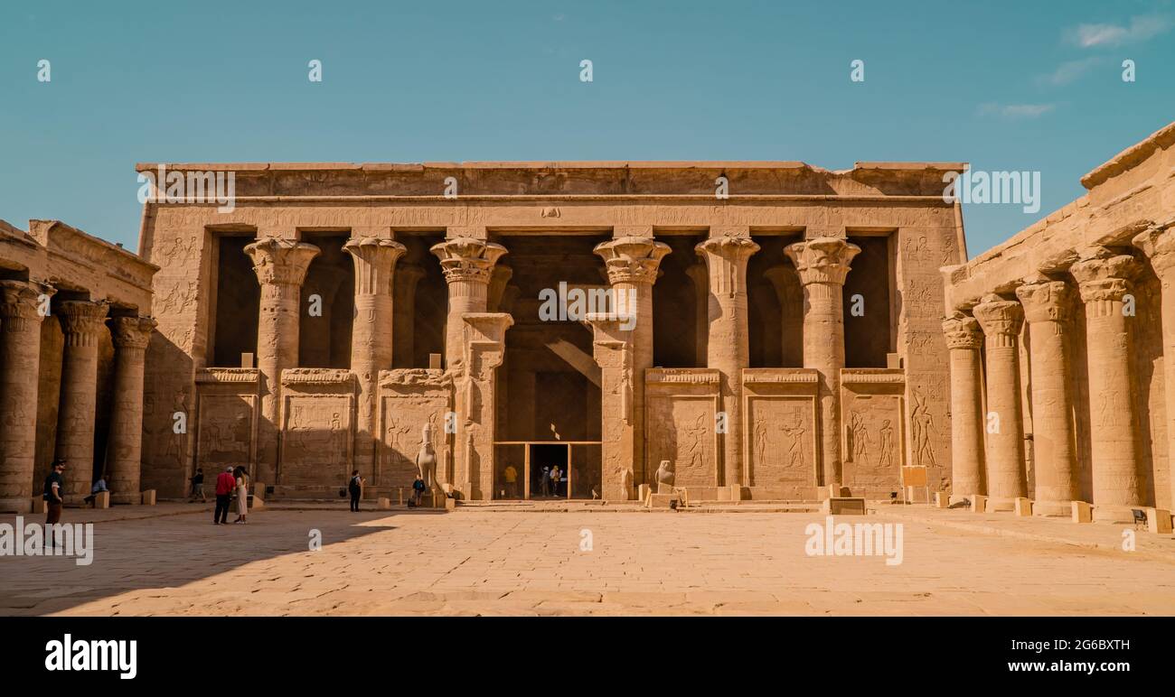 Statue horus entrance temple horus hi-res stock photography and images ...