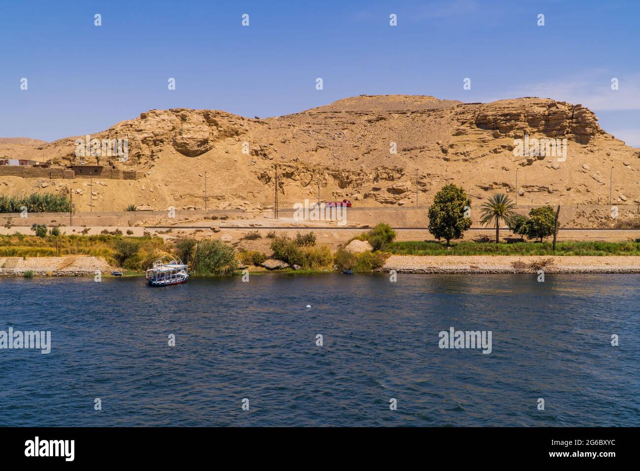 Egypt nile river desert house hi-res stock photography and images - Alamy