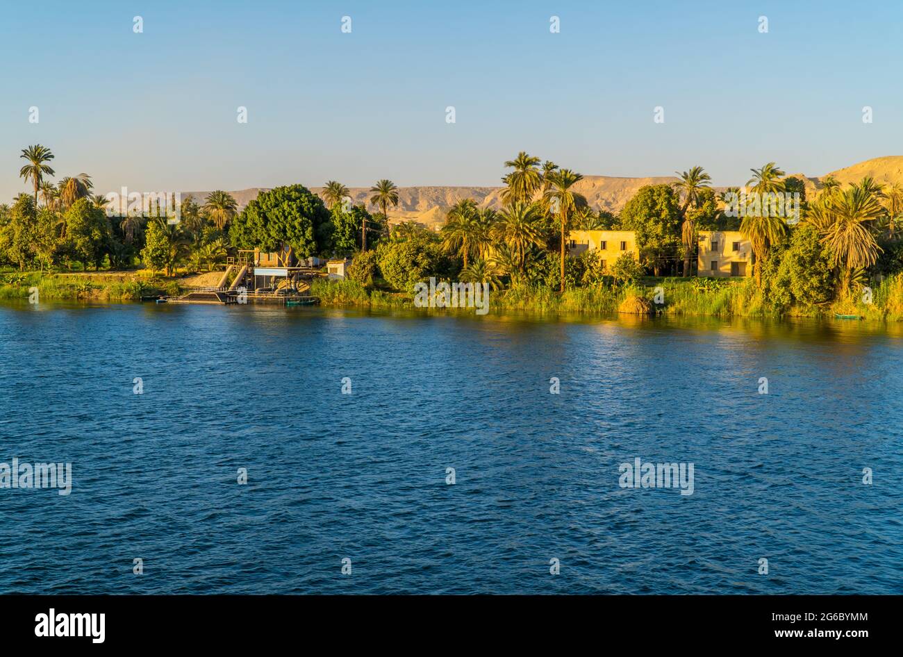 Egypt nile river desert tree house hi-res stock photography and images ...