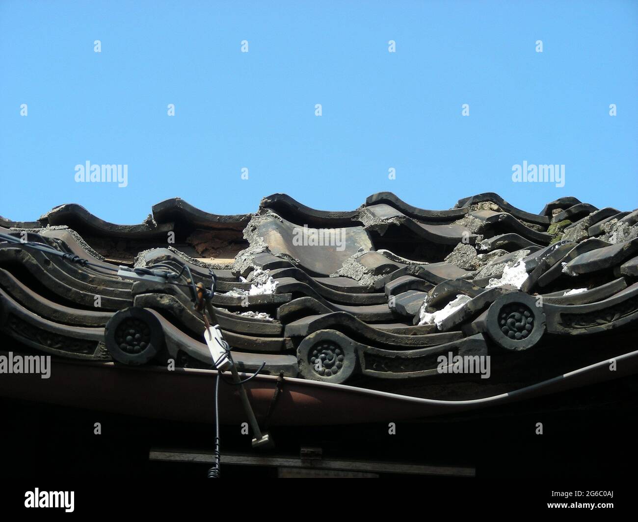 Broken japanese old roof tiles hi-res stock photography and images - Alamy