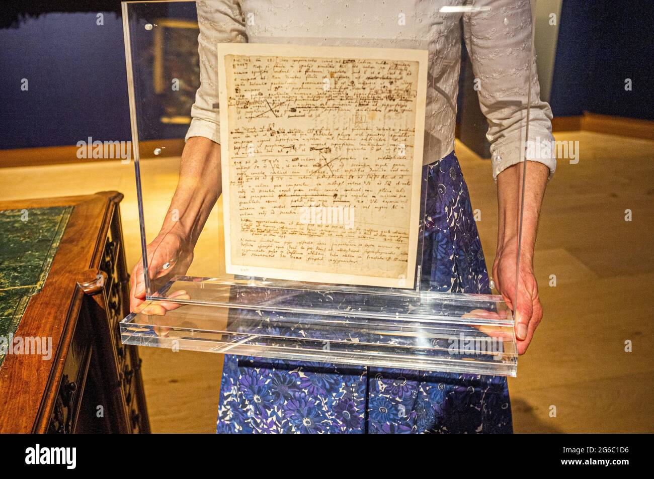 LONDON 5 July 2021. ISAAC NEWTON (1642-1727) Autograph manuscript ...