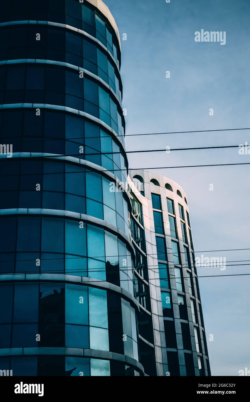 Blue glass buildings hi-res stock photography and images - Alamy