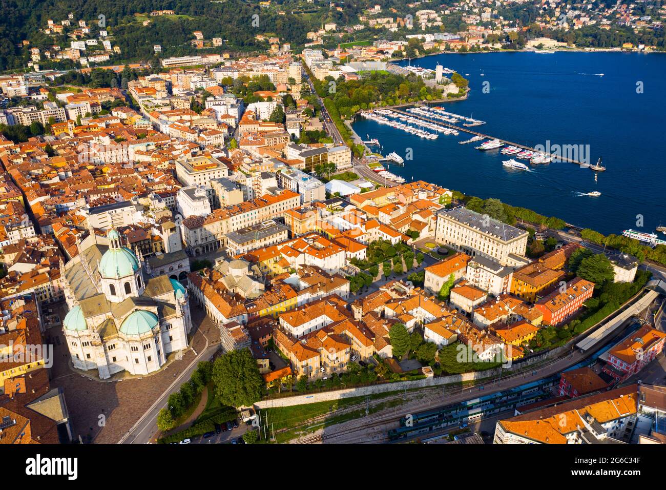 Shoreline buildings lake como italy hi-res stock photography and images ...